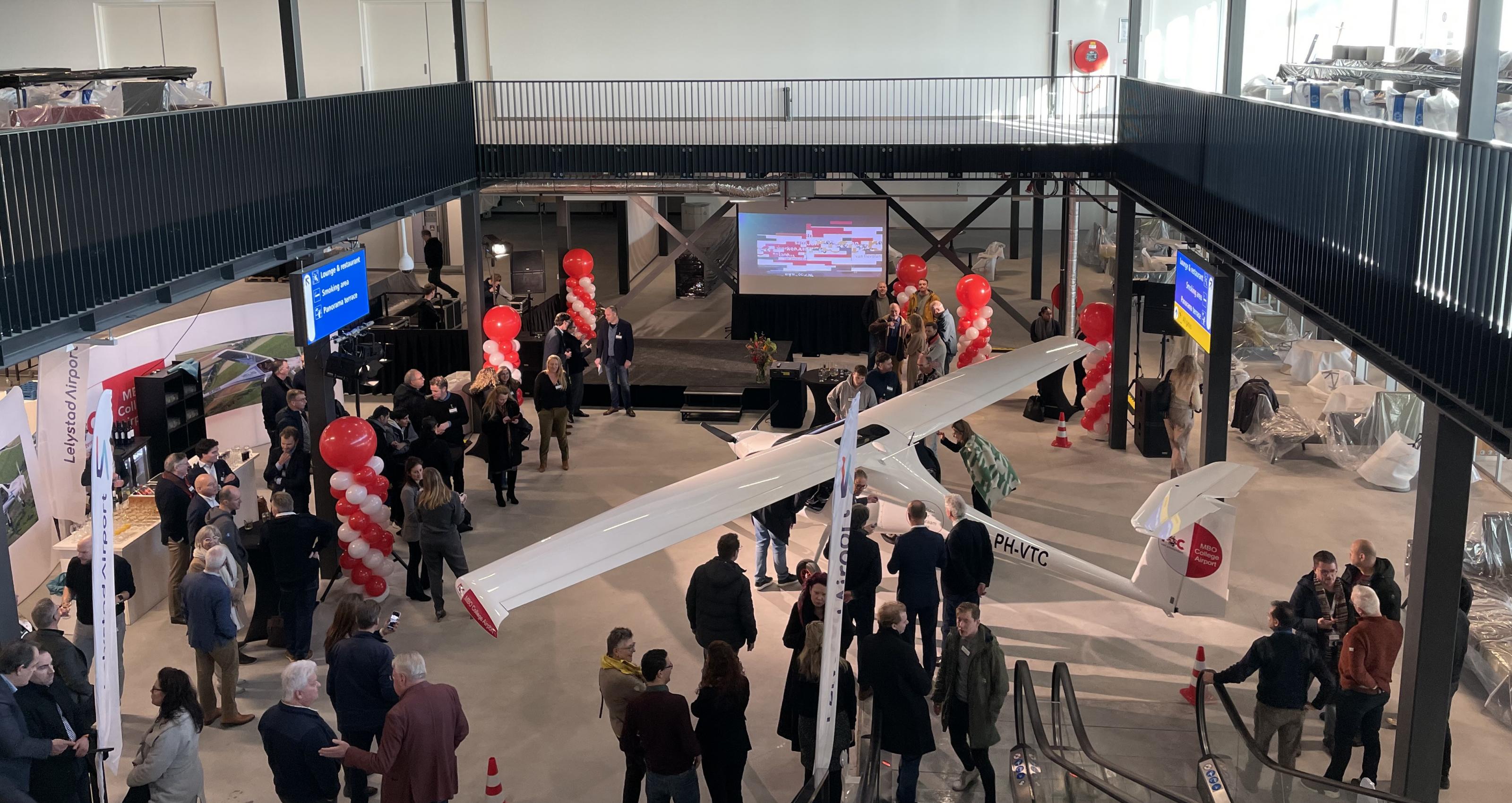 ROC van Amsterdam - Flevoland neemt elektrisch vliegtuig in gebruik en start fieldlab op ...